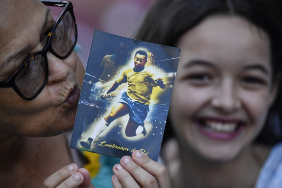 Brazilians mourn soccer legend Pele at stadium where he got his start ...